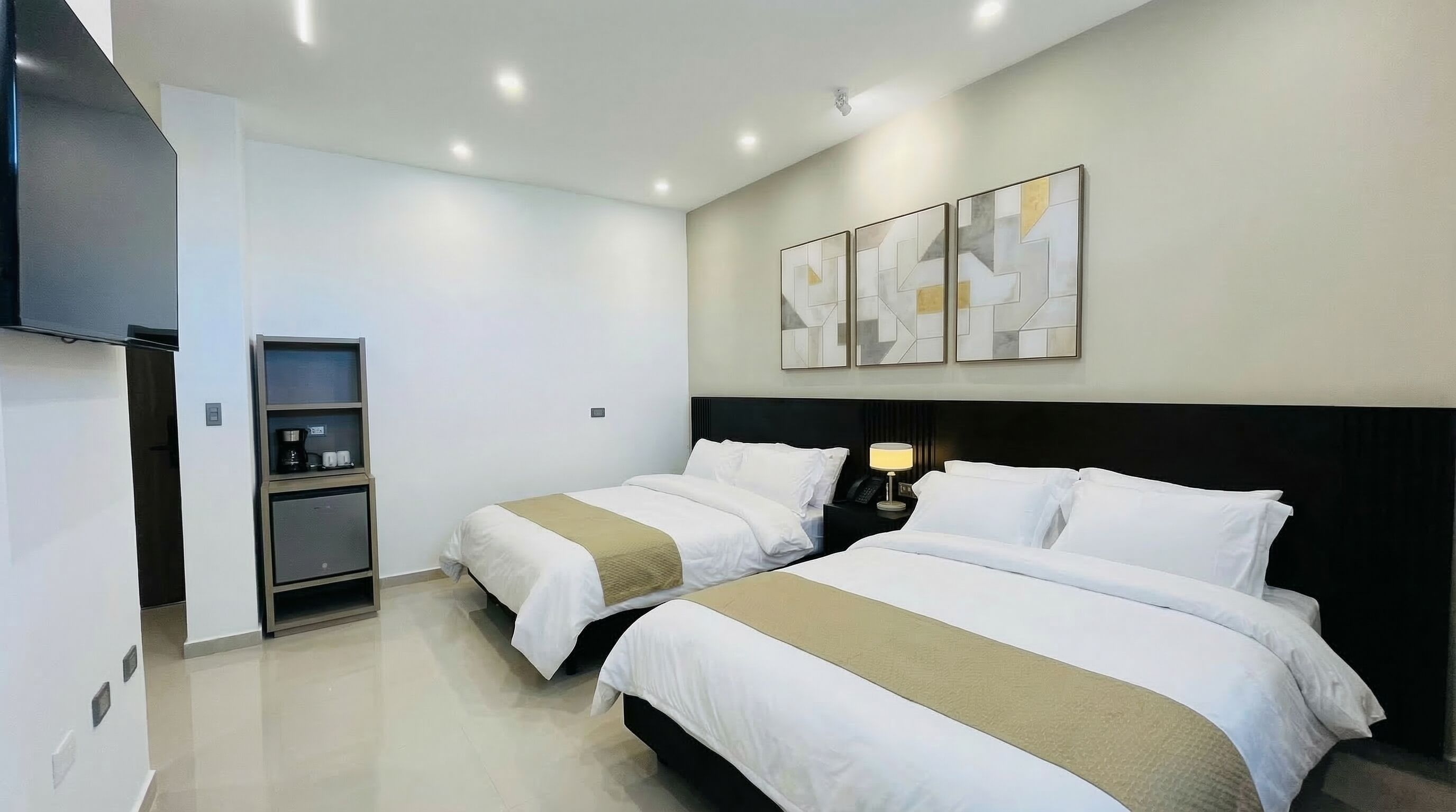 Habitación Ejecutiva de 2 camas | Cofres nos quartos, escrivaninha, espaço de trabalho para notebook