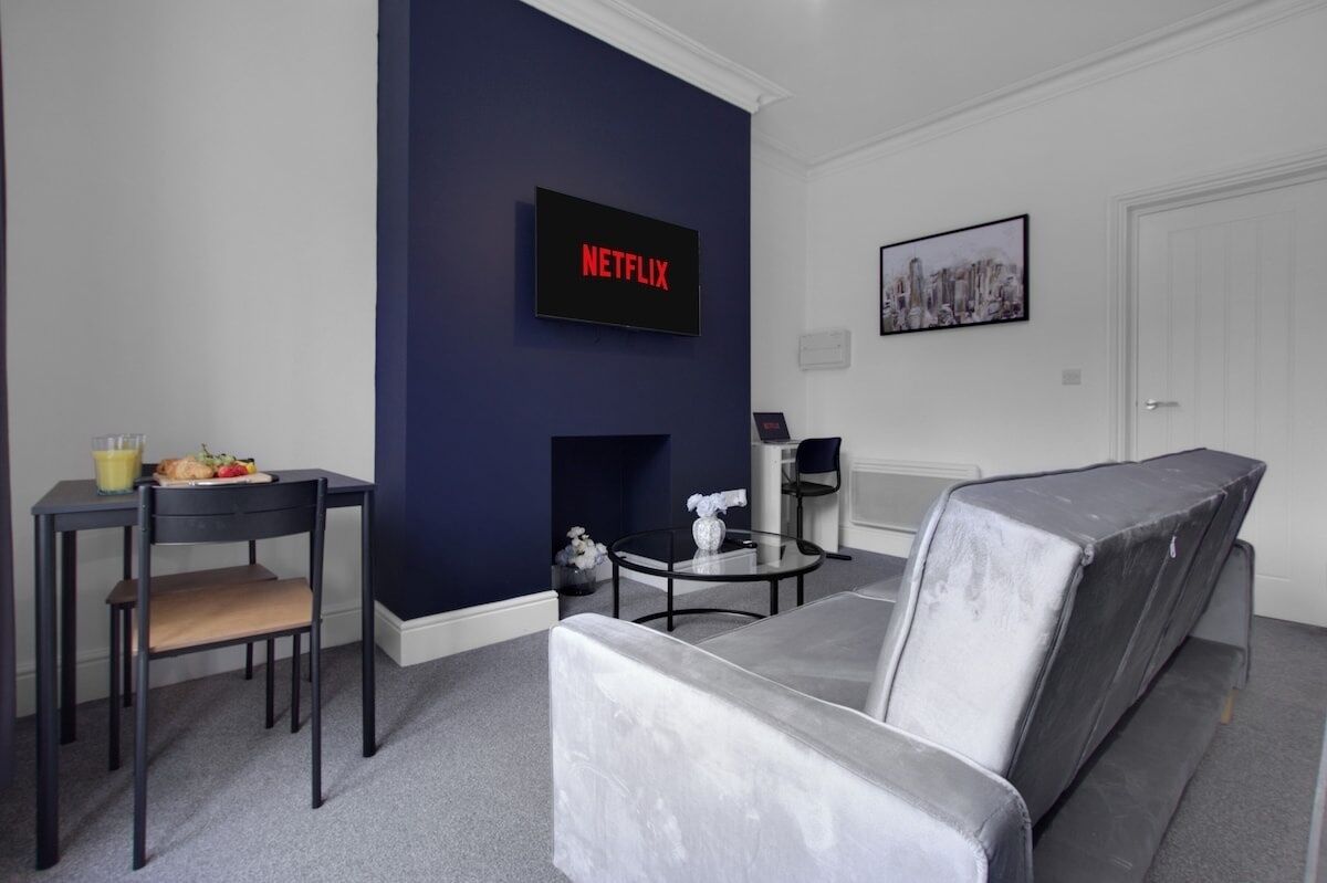 The Quayside Serviced Apartments | The Lookout - Gloucester