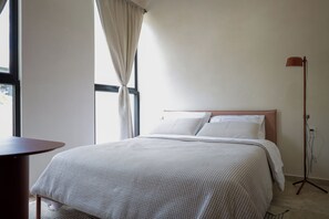 Apartamento Design, 2 quartos, varanda | Secretária, ferro/tábua de engomar, Wi-fi grátis 