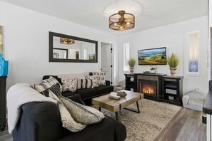 Casa, várias camas, pátio, Vista para a cidade (Copper Top Retreat) | Sala de estar