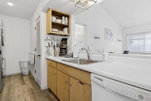 Casa, várias camas, acesso à piscina, vista para o jardim (Hopetown Hideaway) | Cozinha privada