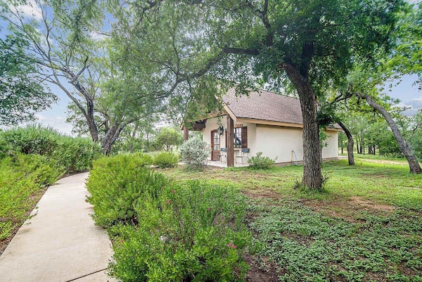 The Manor Haus At Messina Hof Hill Country Winery-messina Haus - Luckenbach, TX