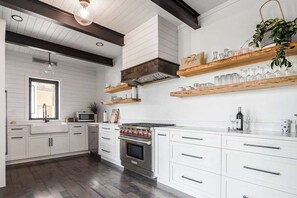 Casa, várias camas, banheira de imersão, vista para o jardim (232 Spring Combo) | Cozinha privada