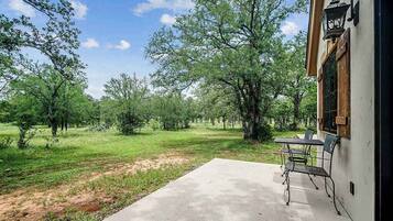 Casa, 1 cama King, varanda (9996 US-290 Pres) | Vista do quarto