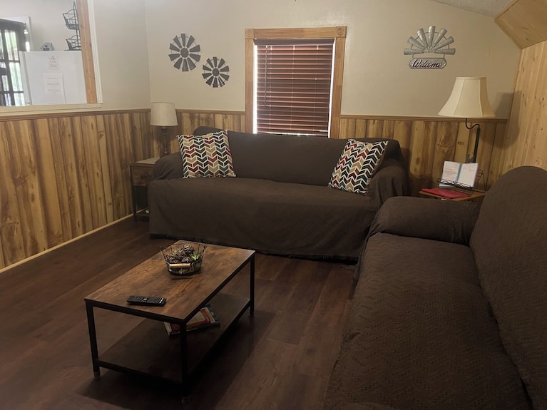 Countryside, Tucked Away Behind The Trees! Minutes From Nashville Speedway! - Smyrna, TN