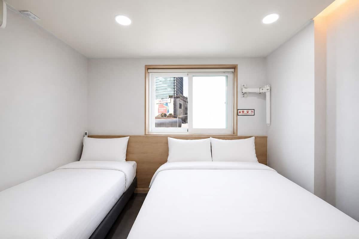 Quarto triplo, para não fumantes, banheiro privativo | Roupas de cama premium, Wi-Fi de cortesia, roupa de cama