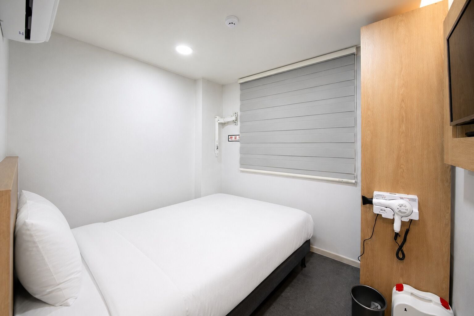Quarto casal, para não fumantes, banheiro privativo | Roupas de cama premium, Wi-Fi de cortesia, roupa de cama