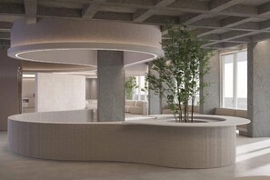Decoração moderna com área de estar circular, pilares de concreto e uma árvore central.