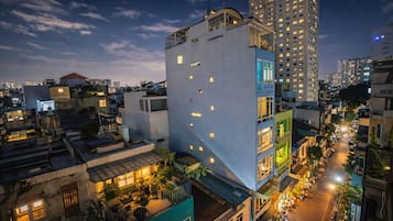 Quarto Duplo Premium, banheira | Secretária, secretária adequada para computadores portáteis