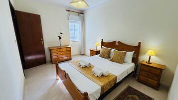 1 quarto, roupa de cama fornecida