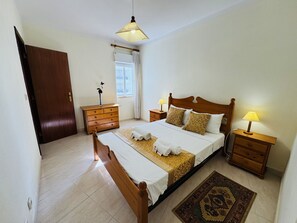 1 quarto, roupa de cama fornecida 