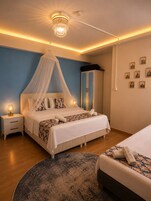 Quarto Triplo Deluxe, vista para o jardim | Wi-fi grátis 