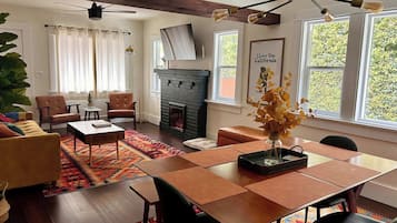 Apartamento, várias camas, pátio, vista para o jardim (Charming Craftsman) | Restaurantes