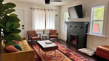 Apartamento, várias camas, pátio, vista para o jardim (Charming Craftsman) | Sala de estar