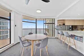 Apartamento, varanda, vista para o oceano | Cozinha privada