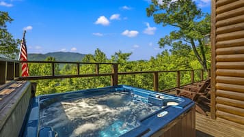 Cabine, 3 quartos | Banheira de hidromassagem exterior