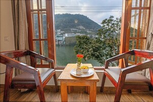 Quarto Duplo Deluxe, vista para o lago | Restaurantes