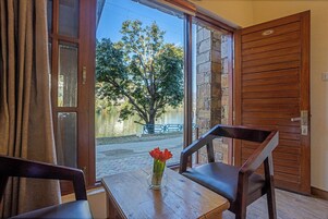 Quarto Duplo Standard, vista para o lago | Restaurantes