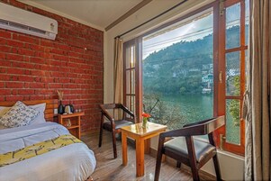 Quarto Duplo Deluxe, vista para o lago | Wi-fi grátis 
