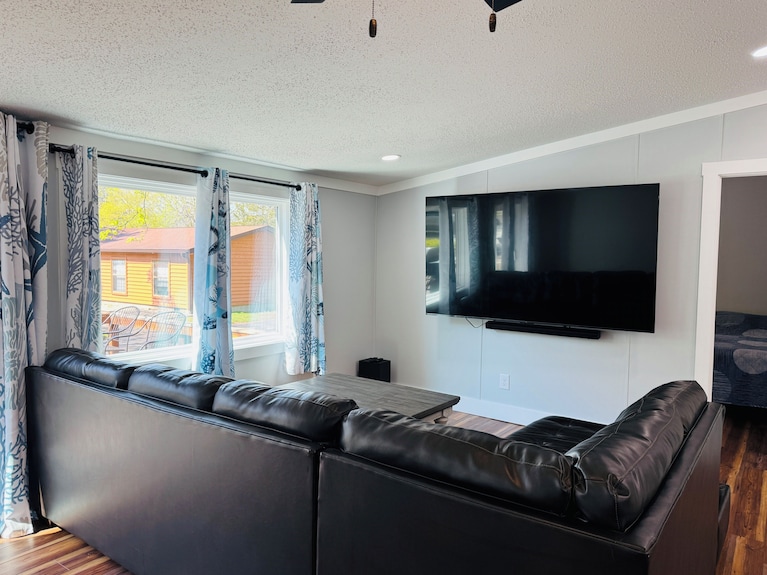 An Easy Win For Group Getaways | 8 Ppl | Ic64 - Put-in-Bay, OH