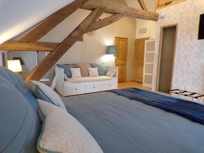 Quarto Duplo Deluxe, 1 cama queen-size (Boreale) | Camas de colchão viscoelástico, secretária 