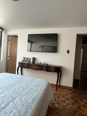 Quarto Duplo ou Twin Comfort | Secretária adequada para computadores portáteis, Wi-fi grátis 