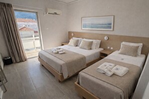 Quarto Triplo | Secretária, Wi-fi grátis 