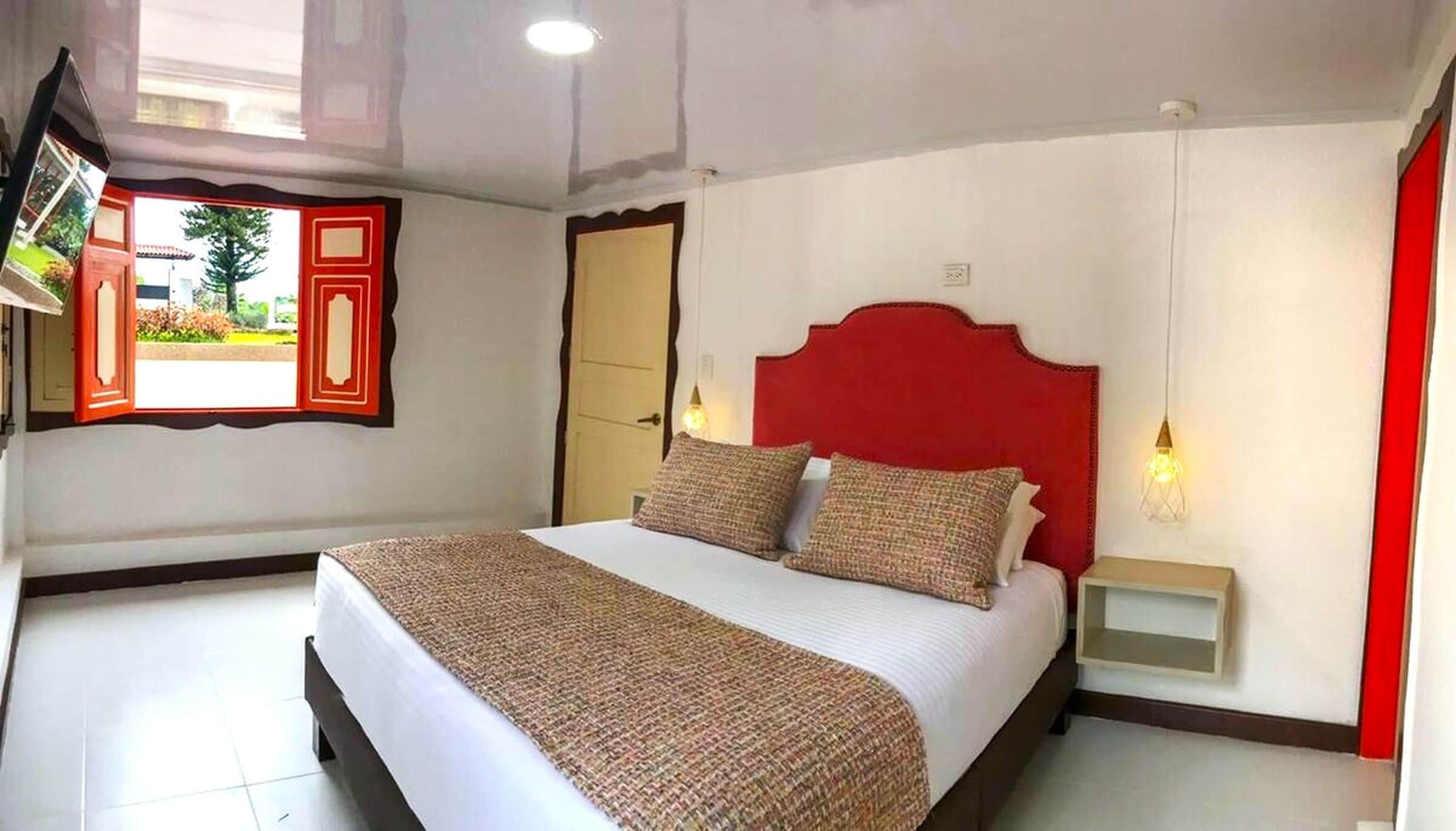 Quarto Duplo Superior, 1 cama queen-size | Wi-fi grátis, acesso para cadeira de rodas 