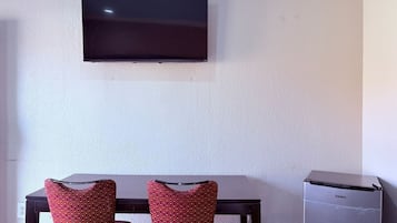 Escrivaninha, Wi-Fi de cortesia, roupa de cama