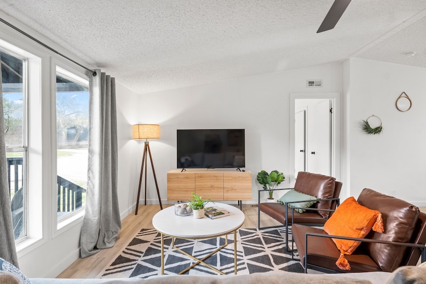 Starlight Horizon 14 Cabins For Events, Retreats, Weddings, Sleeps Up To 100 - Canyon Lake, TX