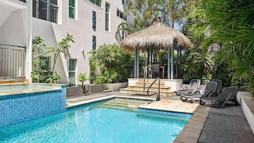 Apartamento, 3 quartos, vista para o oceano | Piscina | Piscina exterior