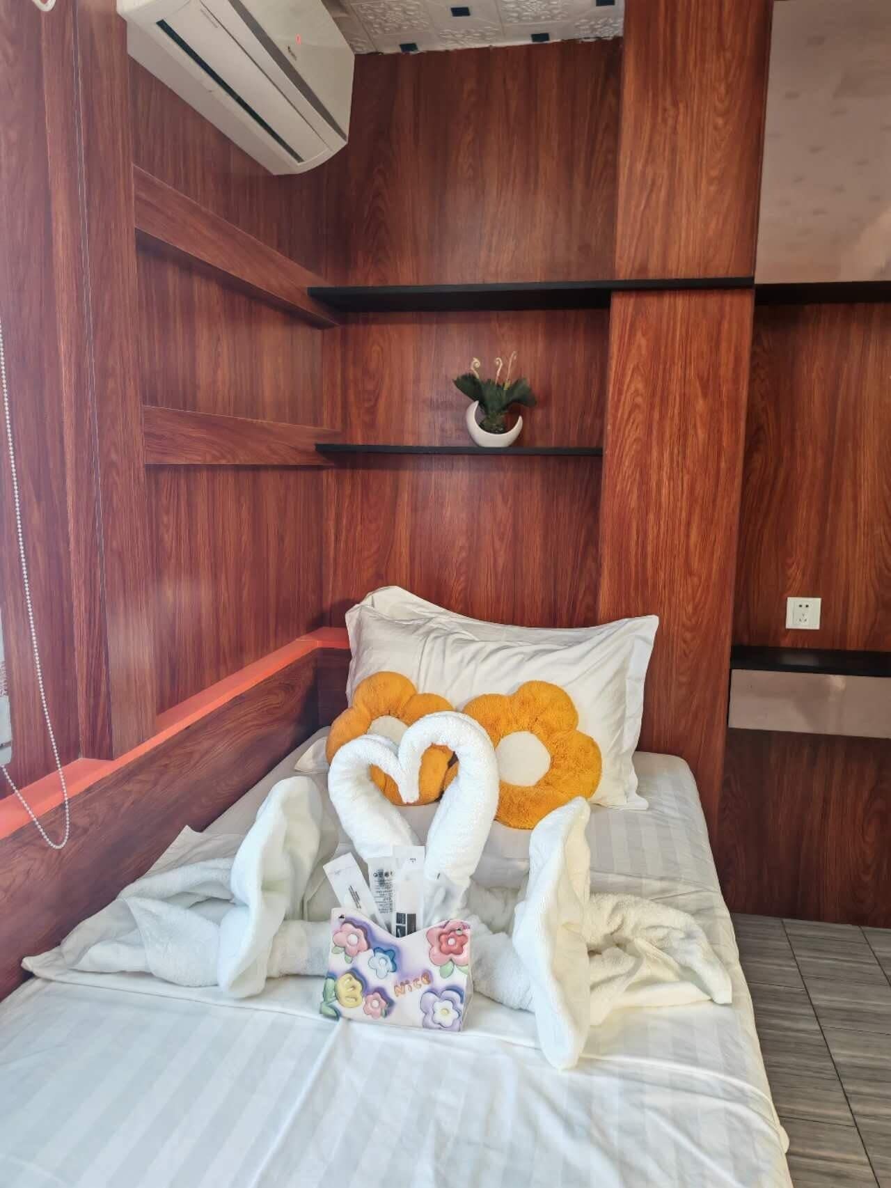 Quarto Familiar | Cofre no quarto, secretária 