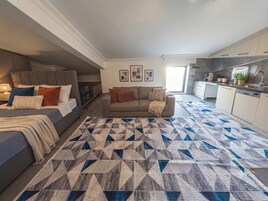 Estúdio Comfort, 1 cama de casal e sofá-cama, não fumadores, vista para o mar | Secretária, quartos insonorizados, Wi-fi grátis