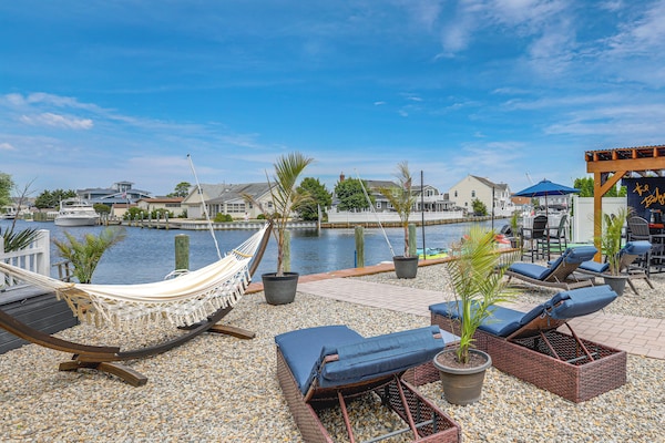 Canal-front Backyard Oasis! Jersey Shore Retreat - Point Pleasant Beach, NJ