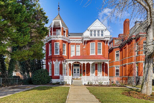Queen Anne Manor' In Old West End W/ Elevator - Danville, VA