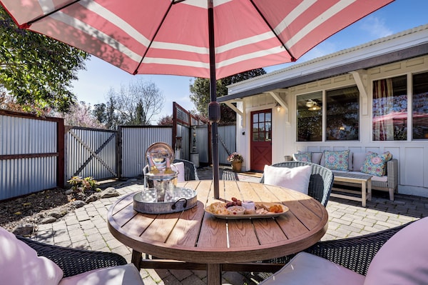 'Red Barn Guest Cottage' Wine Country Escape - Iron Horse Vineyards, Sebastopol