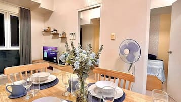 Condo econômico, sacada, vista para a cidade