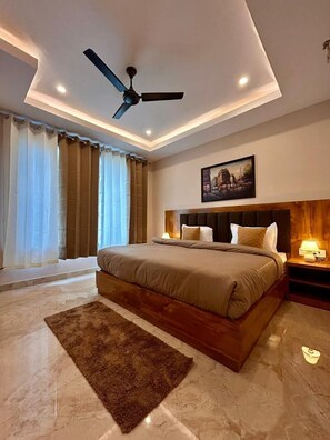 Quarto Duplo Deluxe | Secretária, secretária adequada para computadores portáteis