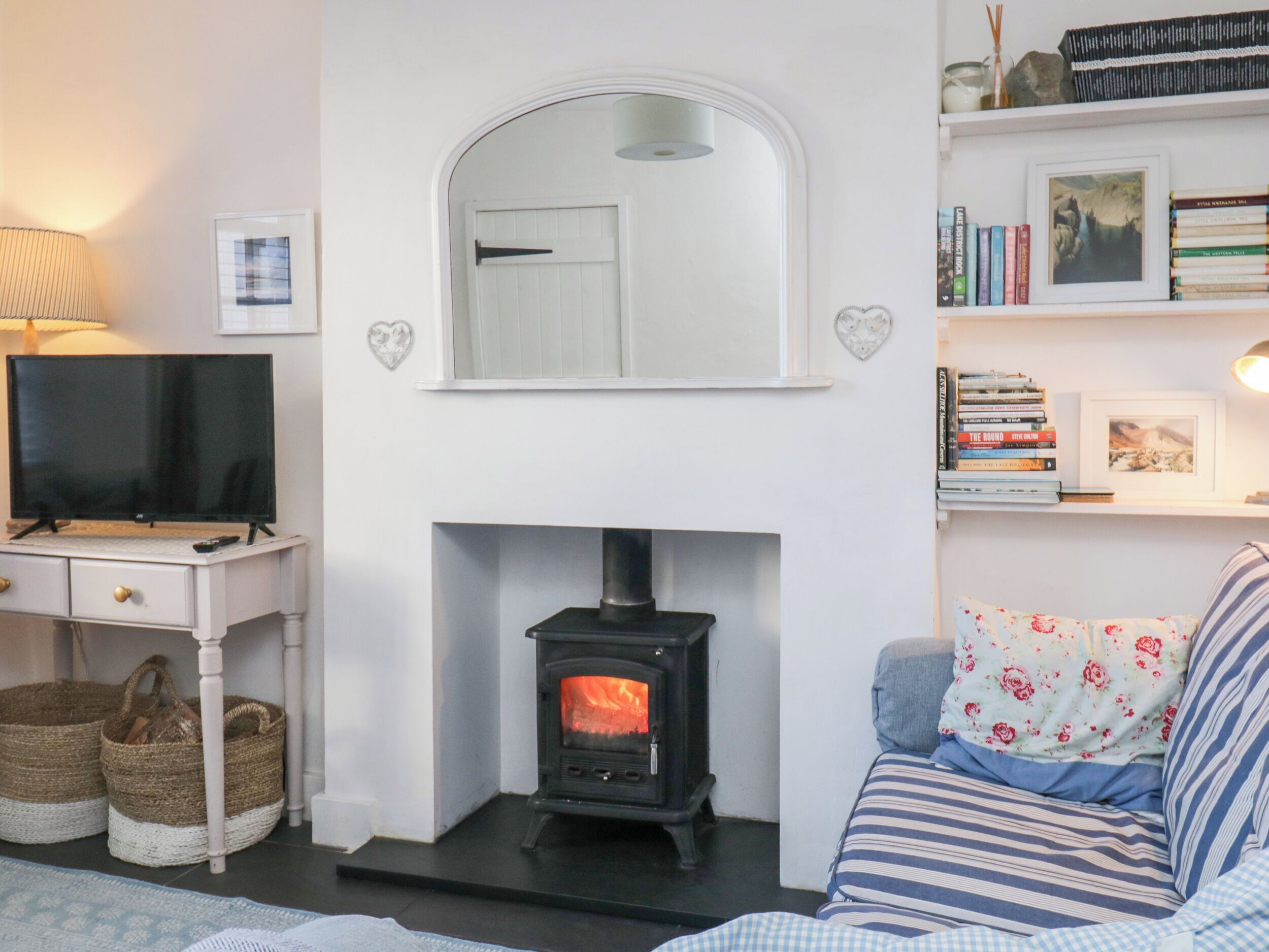Burnside Cottage, Pet Friendly, With Open Fire In Cark In Cartmel - Cartmel