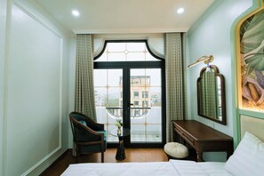 Quarto família, sacada, vista para a cidade | Escrivaninha, Wi-Fi de cortesia