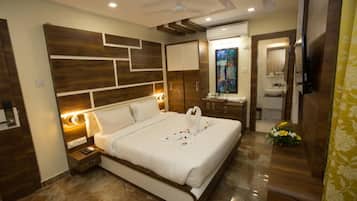 Quarto Clássico com Cama de Casal, Vista para a cidade | Comodidade do quarto