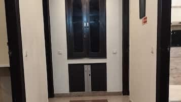 Quarto Clássico com Cama de Casal, Vista para a cidade | Interior