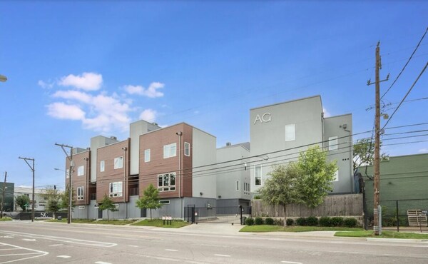 Trendy 3br I Free Parking I Workspace - Dallas, TX