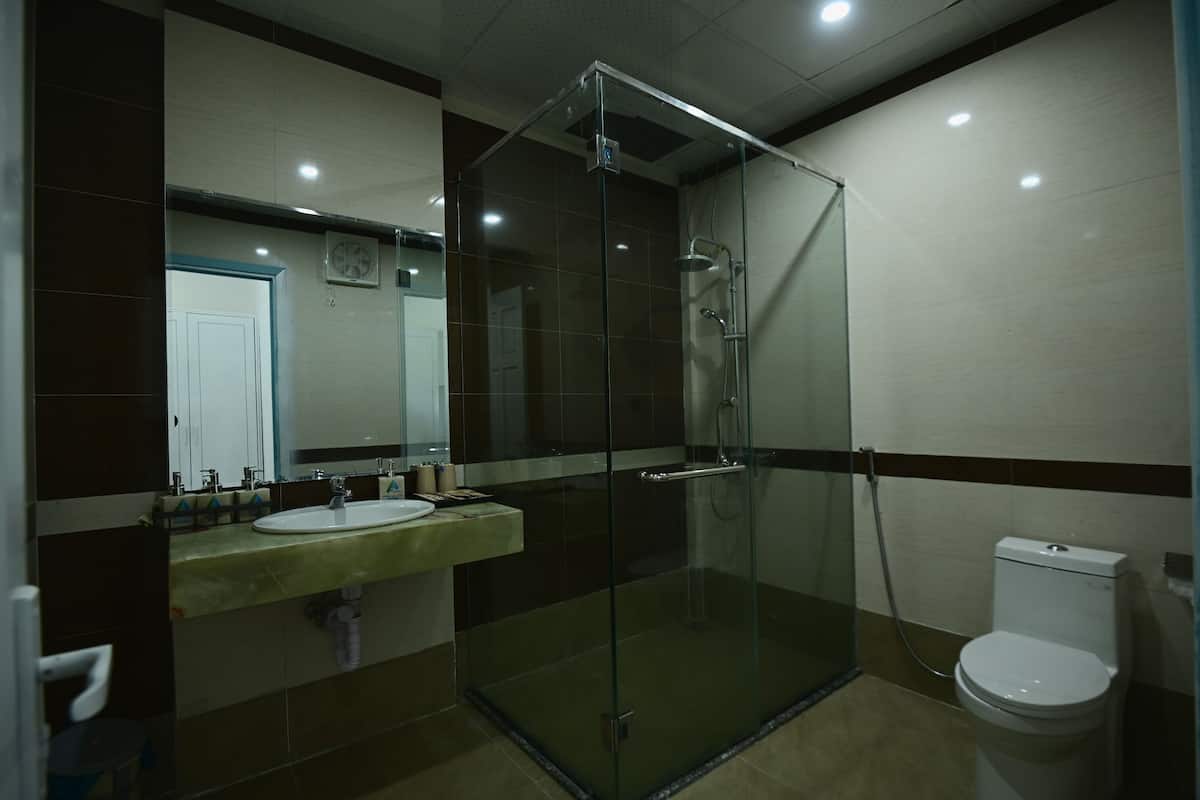 Quarto quádruplo família | Banheiro | Chuveiro, secador de cabelo, sabonete, shampoo