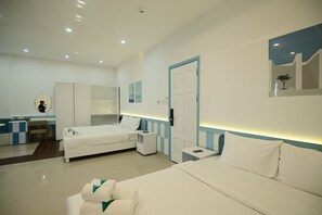 Quarto quádruplo família | Escrivaninha, Wi-Fi de cortesia