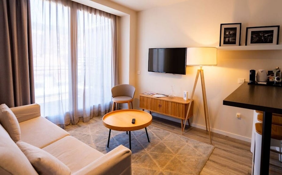 Bright Studio W/ Laundry Area & Kitchen | Near Guggenheim 11-min Walk - Bilbao