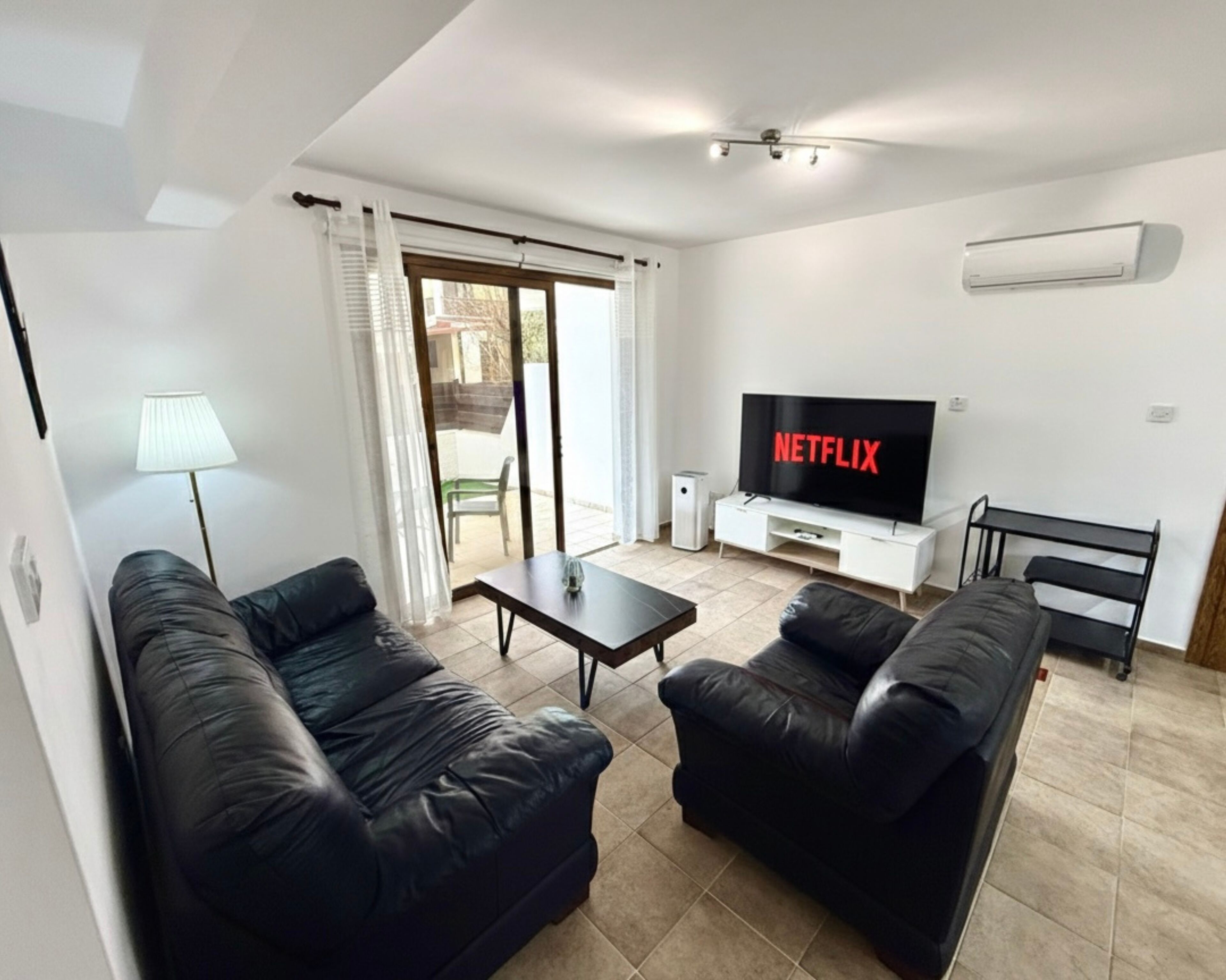 2-bedroom Apartment In Universal  Beach & Old Town Within Walking Distance! - Paphos