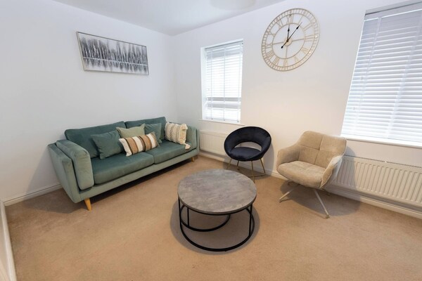 Charming 5-bedroom Townhouse In Central Gloucester - Gloucester, UK