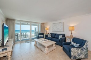 Condo, 2 quartos | Área de estar | Smart TV