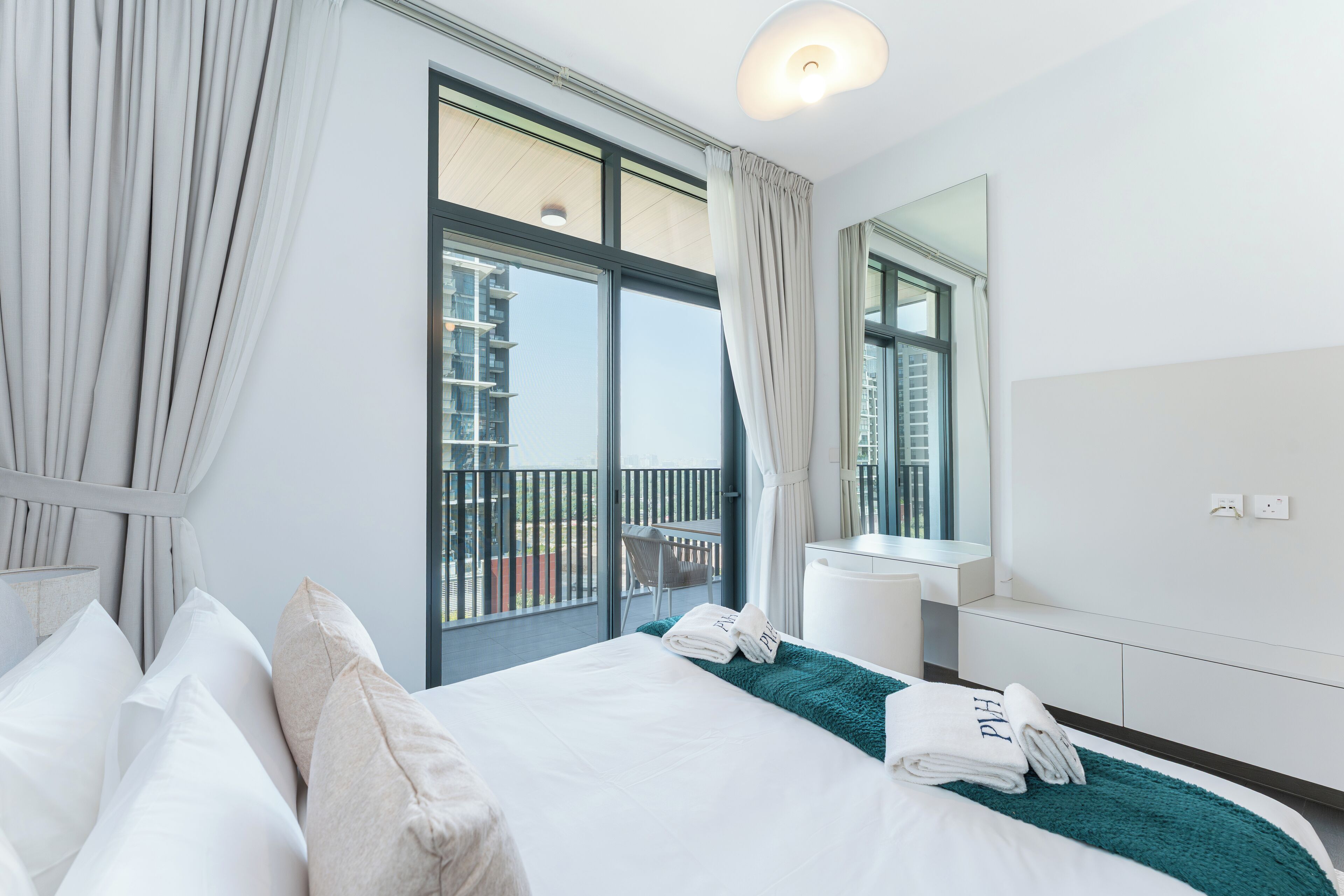 Apartamento superluxo, 1 cama King, vista para o parque | Cofres nos quartos, cortinas blackout, ferros/tábuas de passar roupa